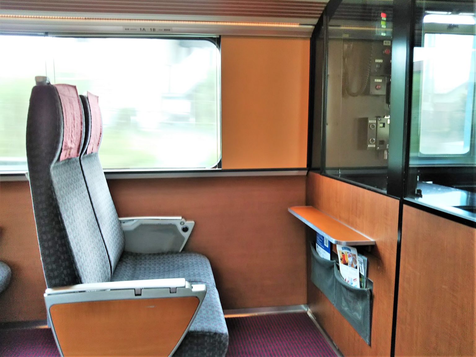 ロマンスカーEXE・EXEαの座席でおすすめ！先頭車両の最前列で楽しめる前面展望｜てまりの虫めがね